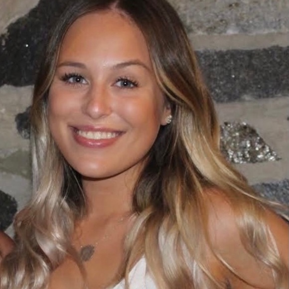 Nicole's Closet (@nicole_kalfas) | Poshmark